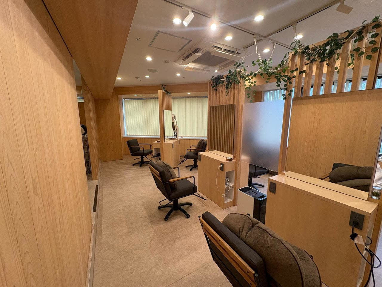 【金山駅徒歩1分・地下直結】檜香る癒しの面貸しヘアサロン｜心安らぐ上質空間の写真4