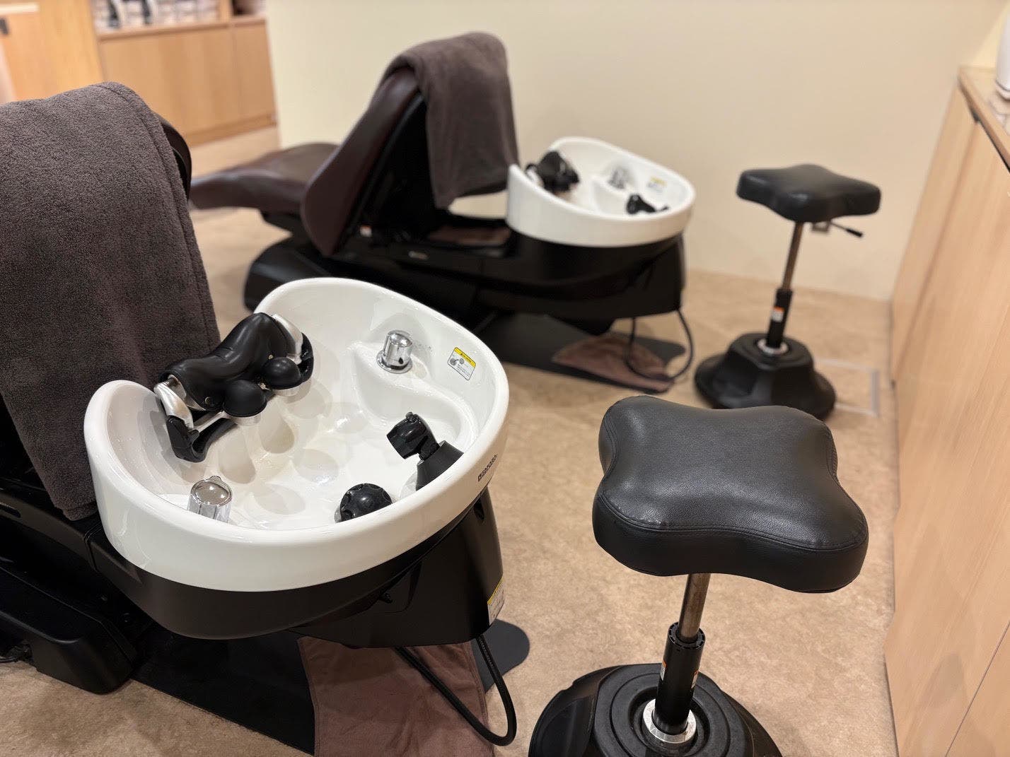 【金山駅徒歩1分・地下直結】檜香る癒しの面貸しヘアサロン｜心安らぐ上質空間の写真9