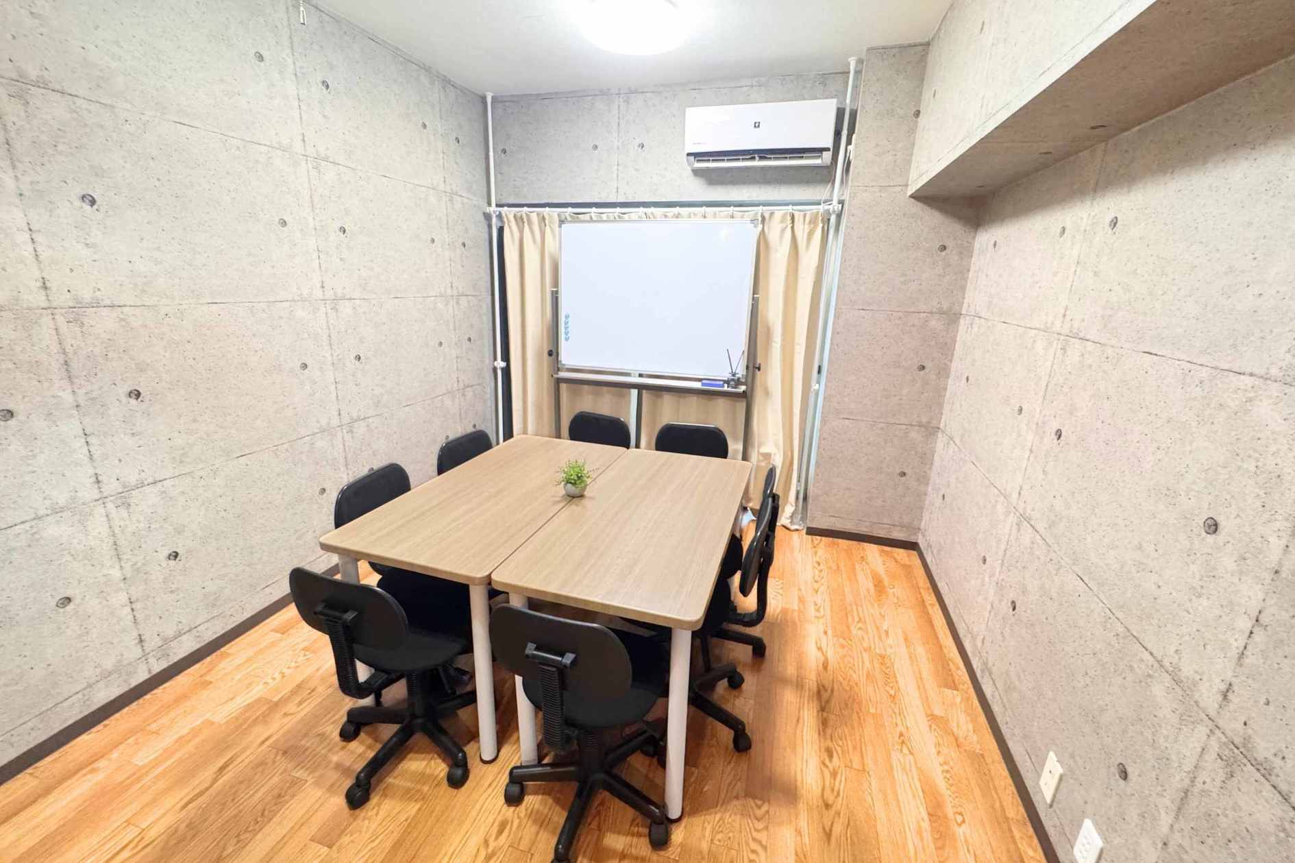 8月OPEN🎊【池袋駅5分🚉】会議・作業に🎓10名着席OK👥Wi-Fi完備📶格安スペース｜少人数パーティも◎の写真5