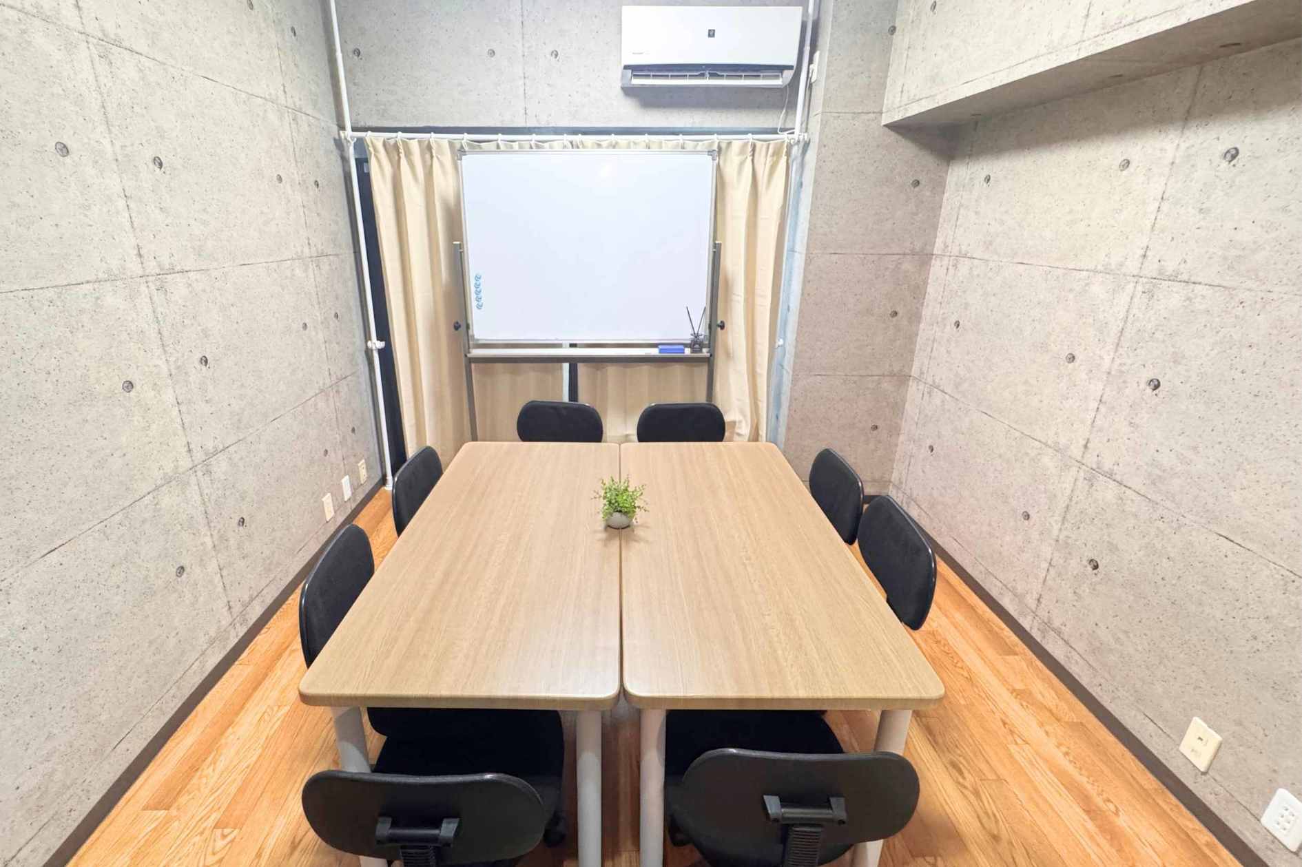 8月OPEN🎊【池袋駅5分🚉】会議・作業に🎓10名着席OK👥Wi-Fi完備📶格安スペース｜少人数パーティも◎の写真6