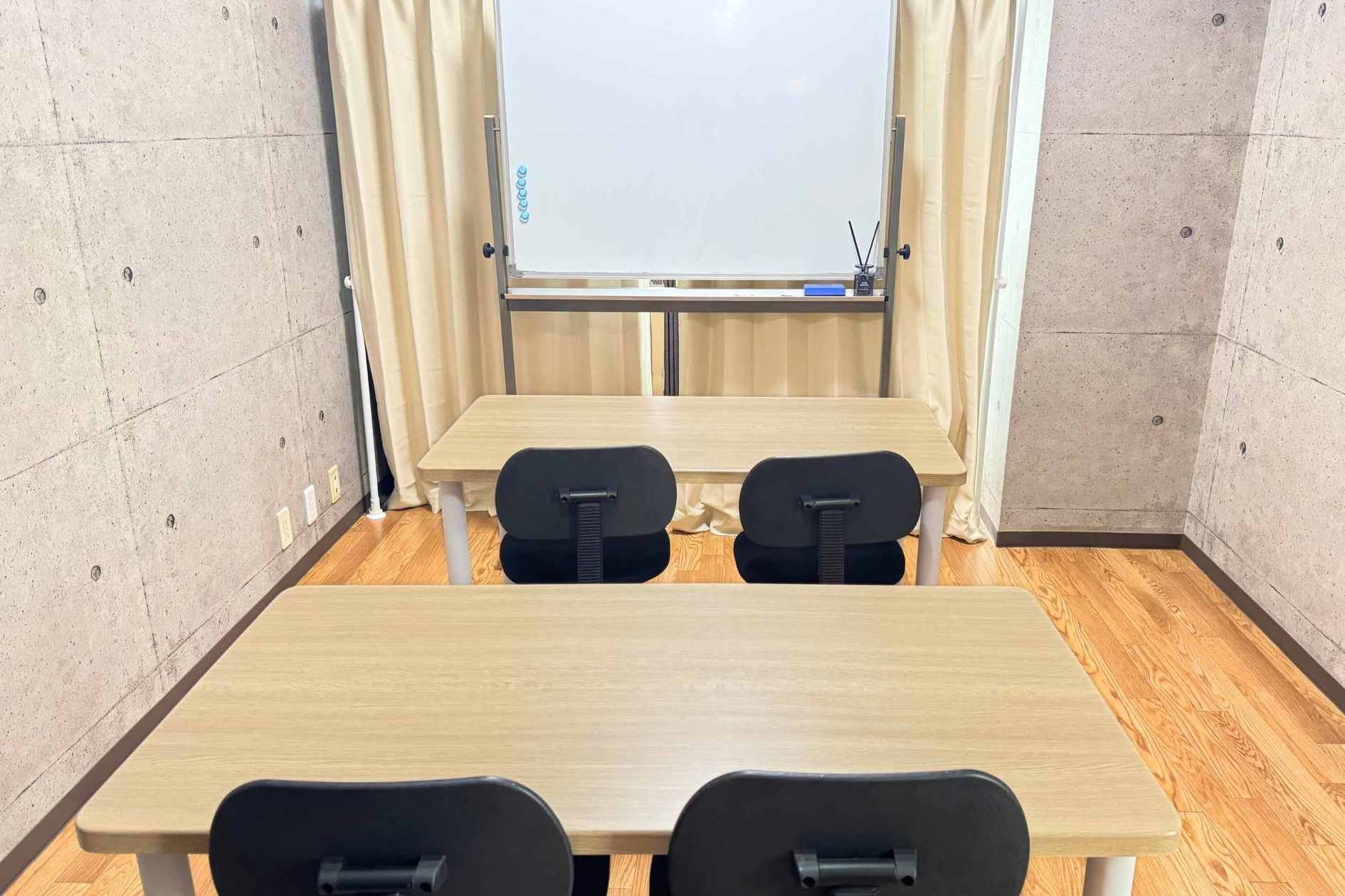 8月OPEN🎊【池袋駅5分🚉】会議・作業に🎓10名着席OK👥Wi-Fi完備📶格安スペース｜少人数パーティも◎の写真7