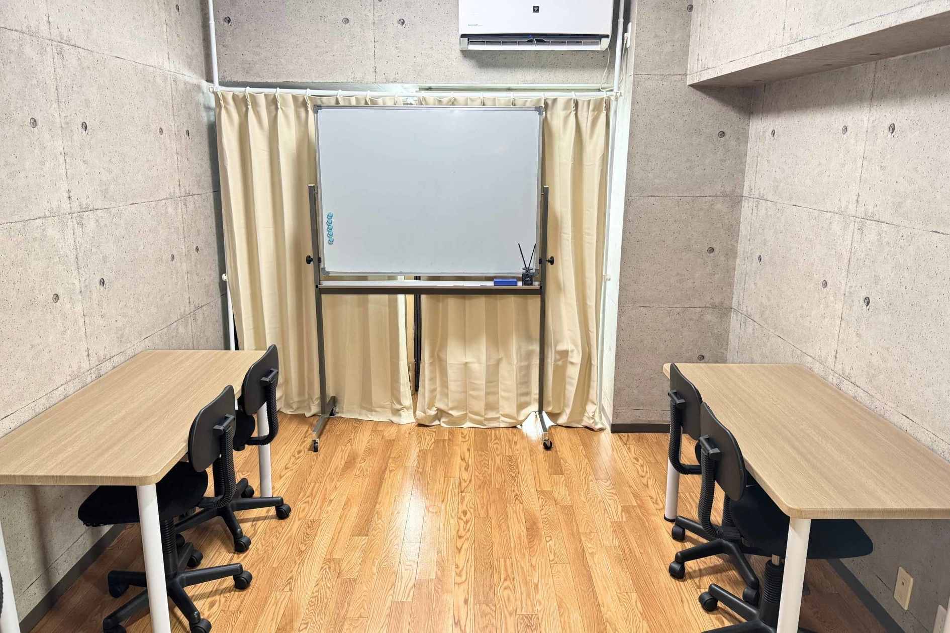 8月OPEN🎊【池袋駅5分🚉】会議・作業に🎓10名着席OK👥Wi-Fi完備📶格安スペース｜少人数パーティも◎の写真3