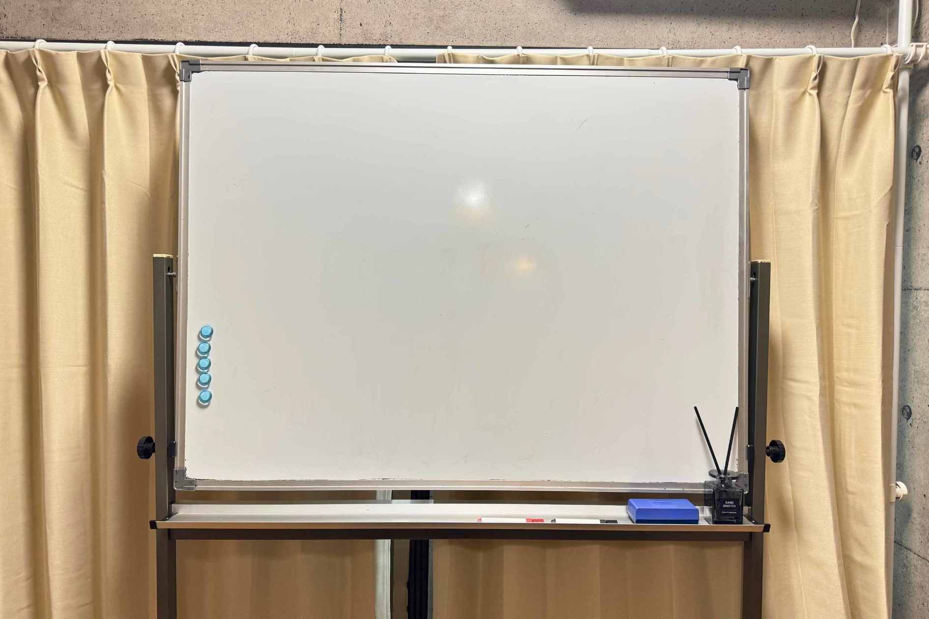 8月OPEN🎊【池袋駅5分🚉】会議・作業に🎓10名着席OK👥Wi-Fi完備📶格安スペース｜少人数パーティも◎の写真10