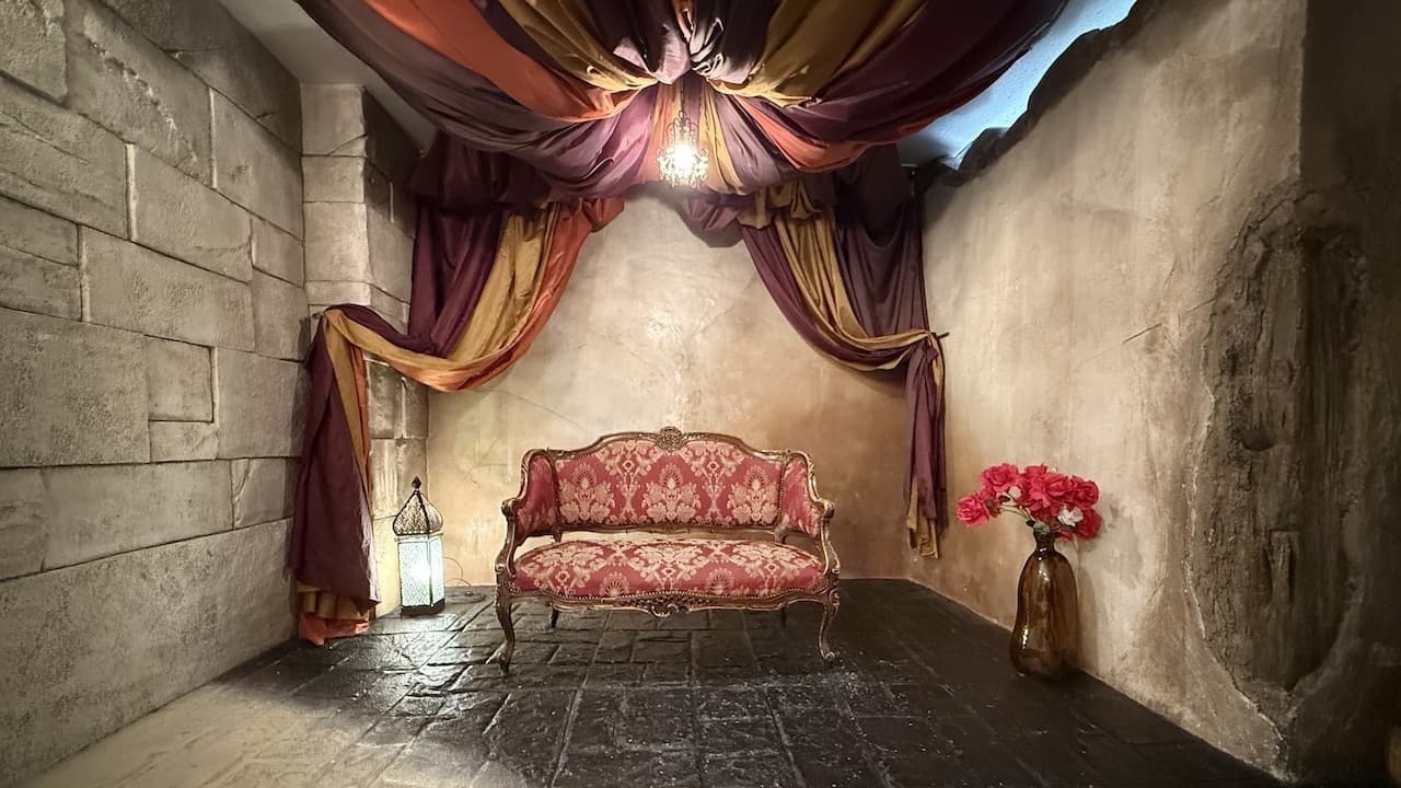 【M1】ゴシック調スタジオ🎪西洋石壁、アンティーク壁や石畳を完全再現✨カーテン装飾の写真1