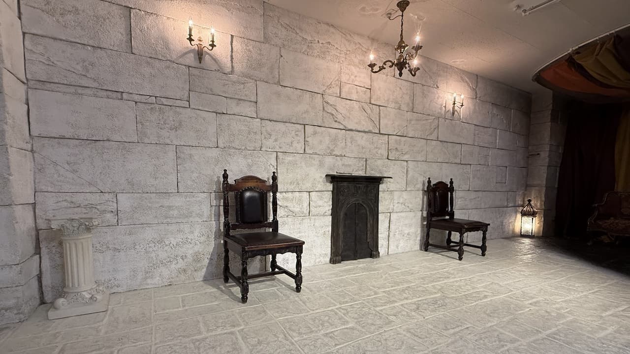 【M1】ゴシック調スタジオ🎪西洋石壁、アンティーク壁や石畳を完全再現✨カーテン装飾の写真2