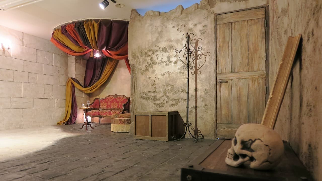 【M1】ゴシック調スタジオ🎪西洋石壁、アンティーク壁や石畳を完全再現✨カーテン装飾の写真7