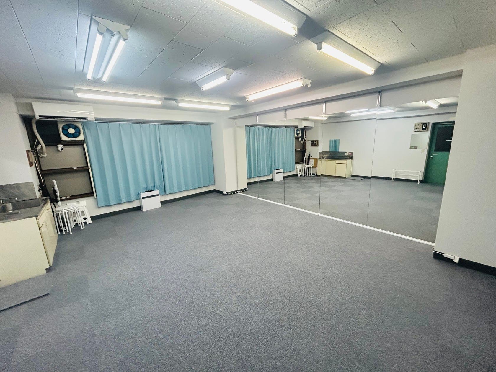 32㎡【池袋駅/北池袋駅】 ダンス/演劇/歌【特大鏡: 幅 約4.5m x 高さ2m】、レンタルスタジオSunny池袋4号店の写真1