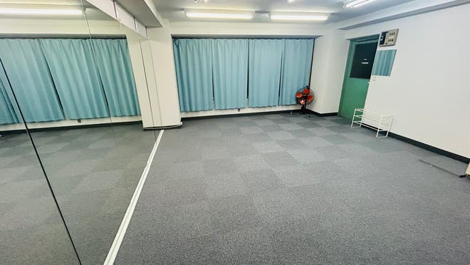 32㎡【池袋駅/北池袋駅】 ダンス/演劇/歌【特大鏡: 幅 約4.5m x 高さ2m】、レンタルスタジオSunny池袋4号店の写真3