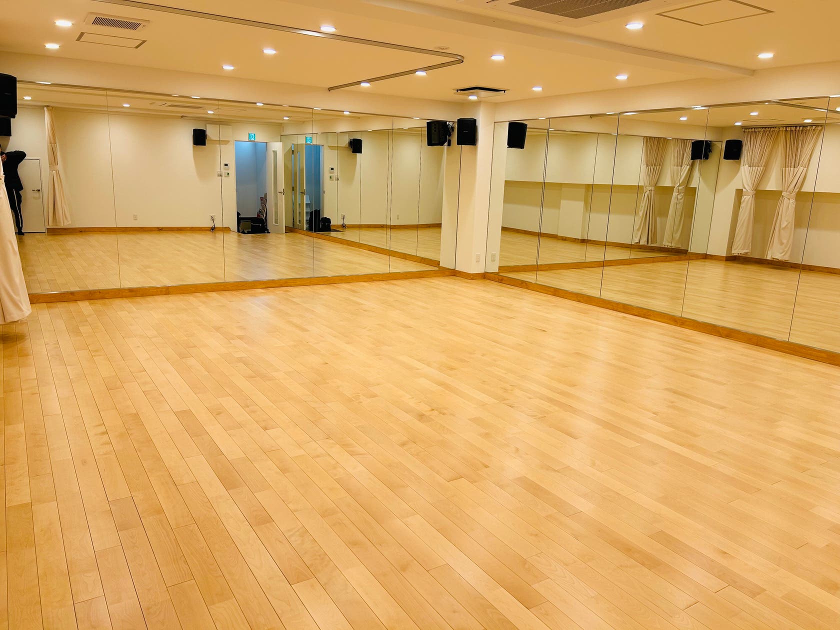 黄金町駅徒歩３分、地下スタジオ、約50㎡、ダンス、ジャンプ、合唱可能の写真2