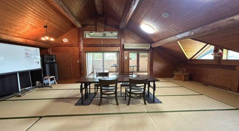 お茶会から会議まで、使い方は自由自在！木のぬくもりある和室