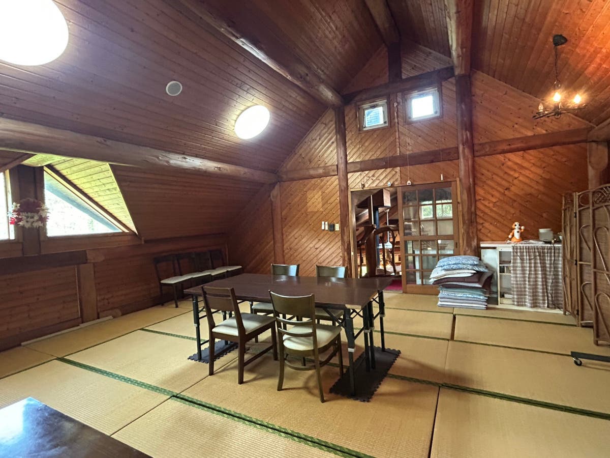 お茶会から会議まで、使い方は自由自在！木のぬくもりある和室の写真5