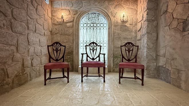 【M2】廃墟や牢獄💀、西洋石壁、アンティーク壁や石畳を完全再現✨ゴシック調スタジオ🎪の写真1