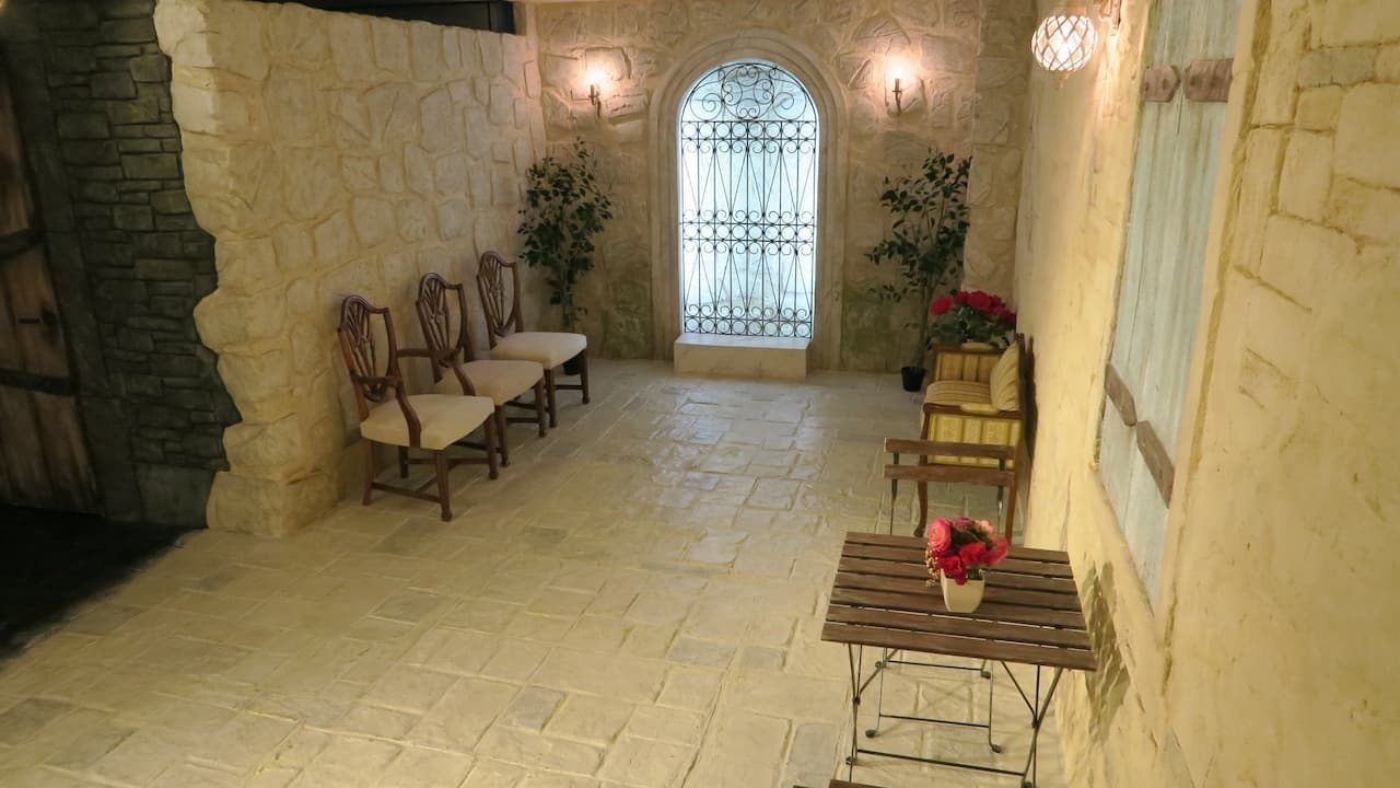 【M2】廃墟や牢獄💀、西洋石壁、アンティーク壁や石畳を完全再現✨ゴシック調スタジオ🎪の写真3