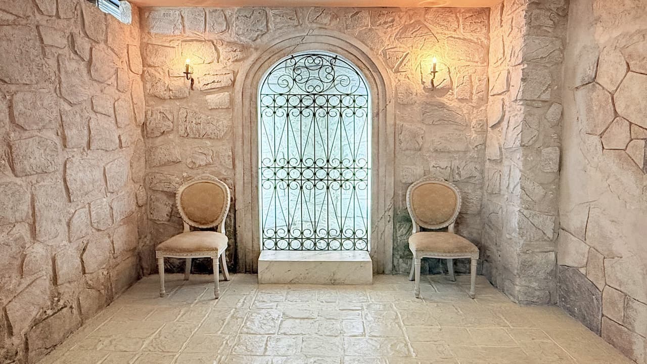 【M2】廃墟や牢獄💀、西洋石壁、アンティーク壁や石畳を完全再現✨ゴシック調スタジオ🎪の写真4