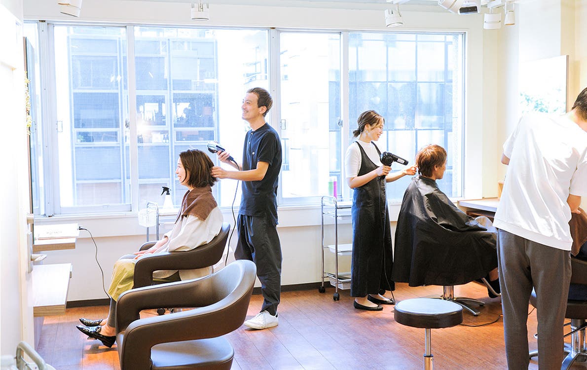 【9月利用のサロン見学・下見受付中！】美容師として「サロンワークを続けたい」を、渋谷で気軽に！薬剤付きのシェアサロンです。の写真1