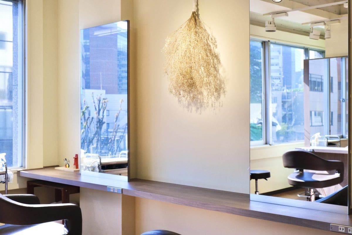 【9月利用のサロン見学・下見受付中！】美容師として「サロンワークを続けたい」を、渋谷で気軽に！薬剤付きのシェアサロンです。の写真2