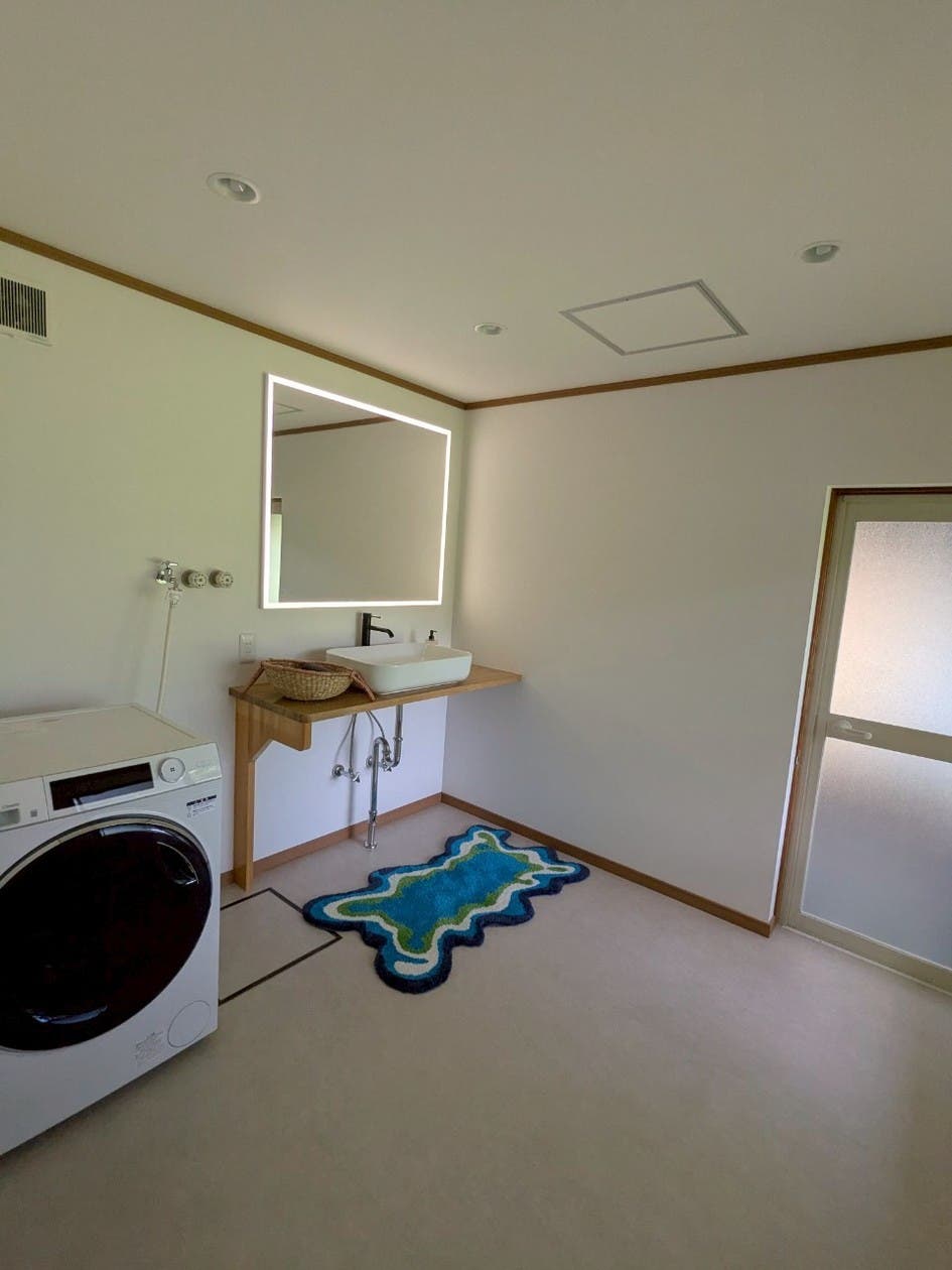 四季折々の自然に包まれる湖畔の古民家の写真2