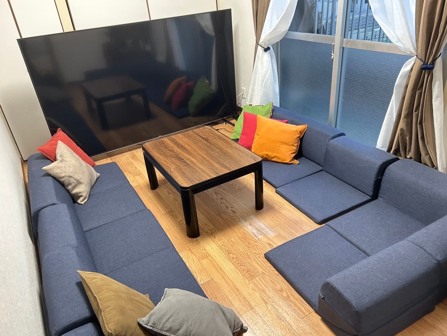 駅から徒歩2分/85型大迫力液晶/💗24H利用/🎰ボドゲ /🎬撮影/🚿シャワー利用の写真1