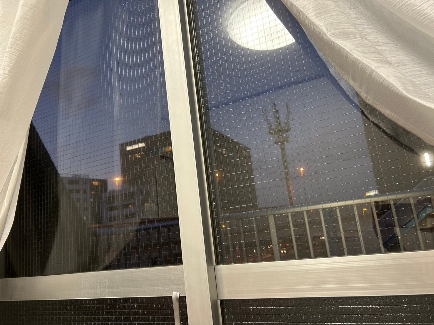 駅から徒歩2分/85型大迫力液晶/💗24H利用/🎰ボドゲ /🎬撮影/🚿シャワー利用の写真6