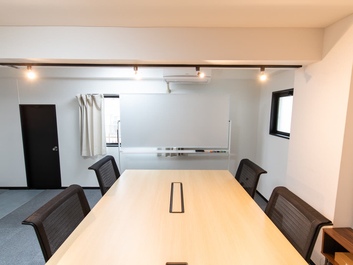 御茶ノ水徒歩4分・末広町徒歩7分｜最大6名｜ビジネス、パーティー、ボードゲームや女子会、休憩の利用に最適！の写真2