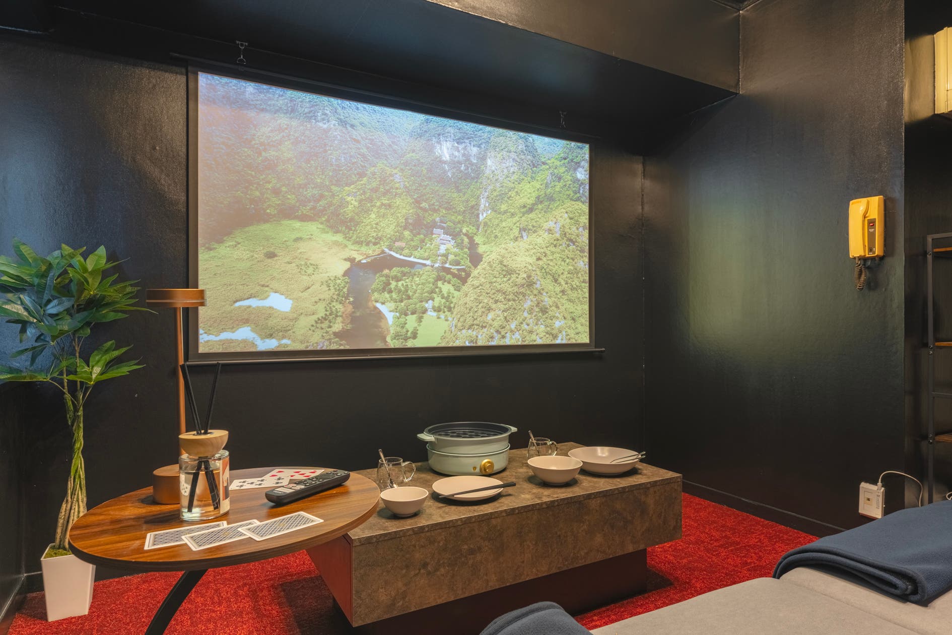 スペモ🎬️クリスマス🎄横浜駅5分🚶‍♀️学割🧑‍🎓プロジェクター🎥デート❤ボードゲーム🂢718_CINEMA横浜の写真3