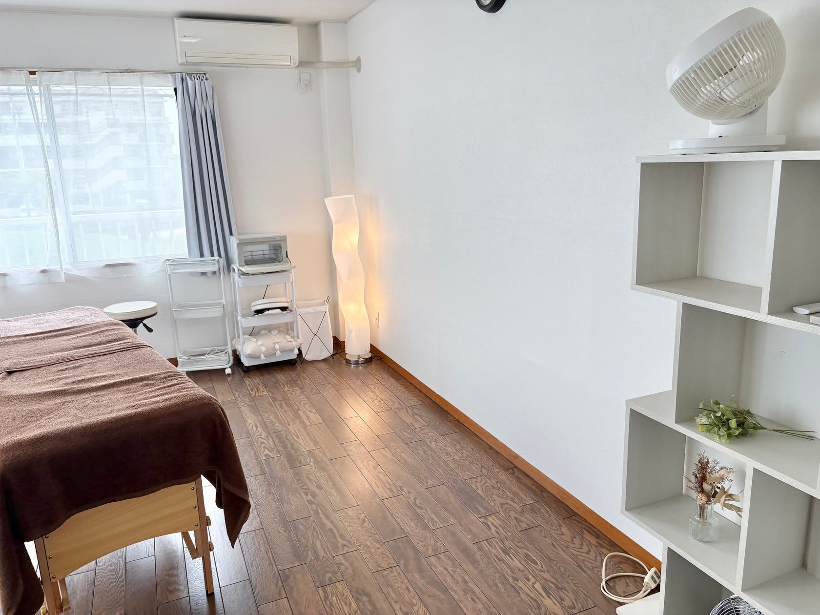 【エステルーム別館】1月中旬オープン！岩倉駅近♪駐車場有✨ホワイトを基調とした広々空間｜エステ｜整体マッサージ｜🛜の写真4