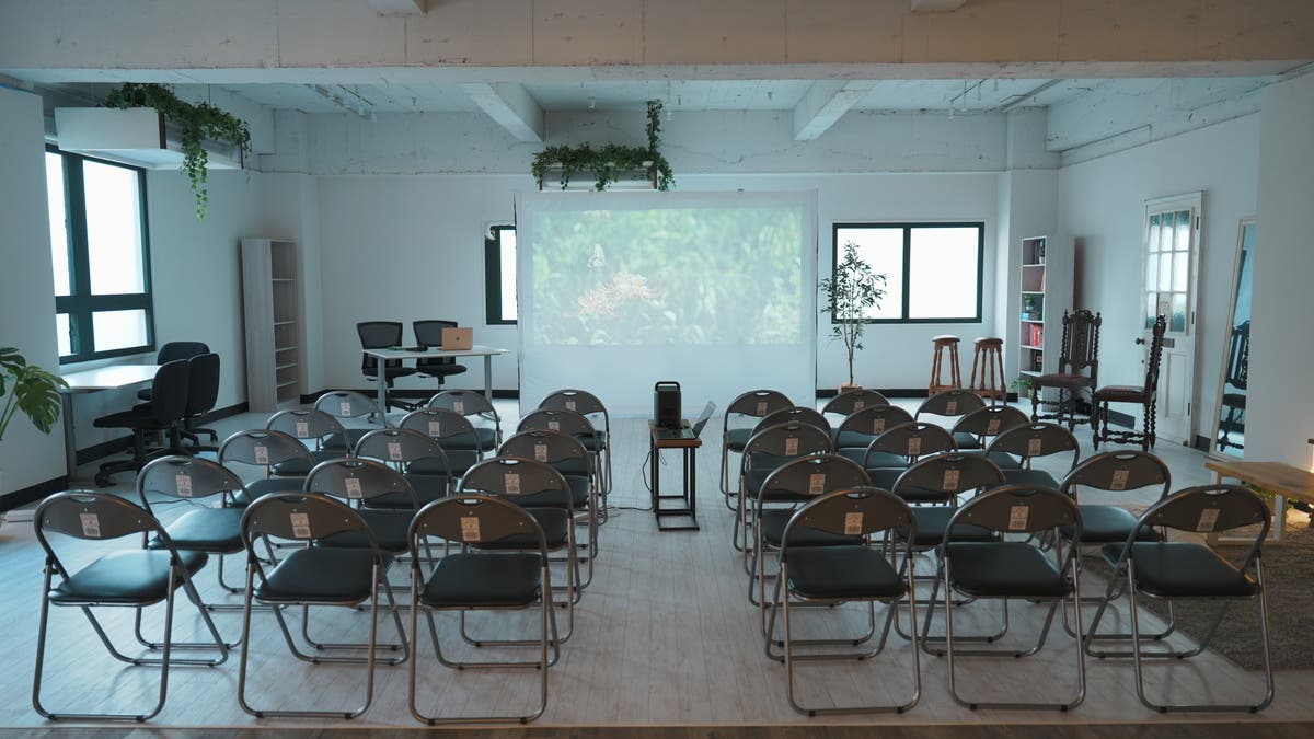 鶯谷駅から徒歩8分！自然光たっぷりの撮影スタジオ📸セミナーやイベント利用も◎の写真8