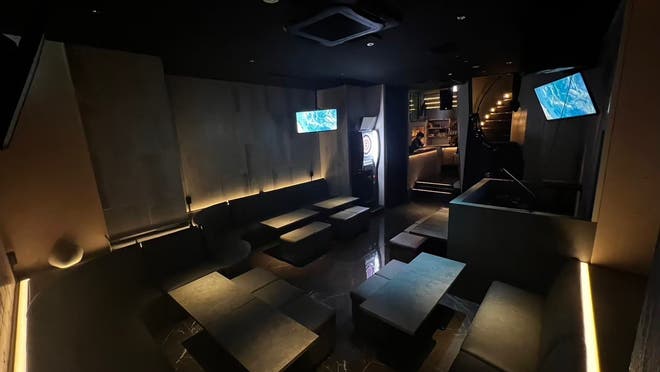 西麻布交差点すぐ!30〜40名利用OK|ダーツ・カラオケ完備のフロアスペースの写真1