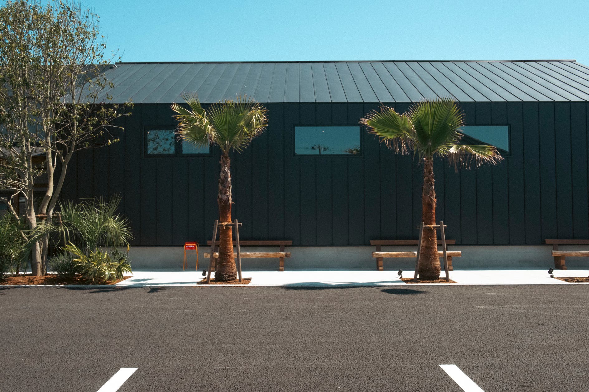 海すぐそばの倉庫をリノベーションしたアパレルカフェスペース。の写真4