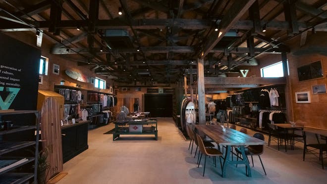 海すぐそばの倉庫をリノベーションしたアパレルカフェスペース。の写真9