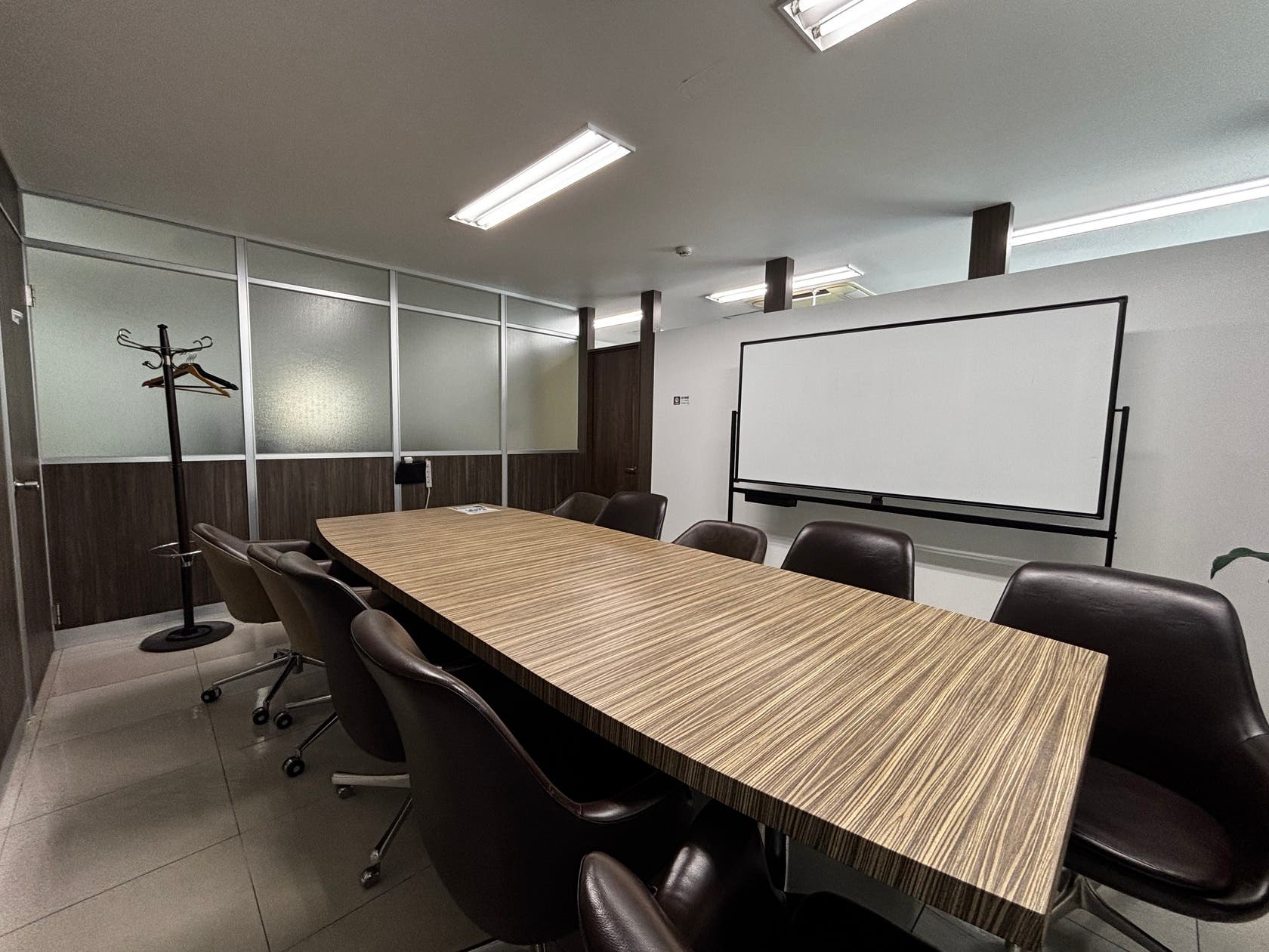 仙台駅徒歩8分　2階応接室(個室10名)の写真3