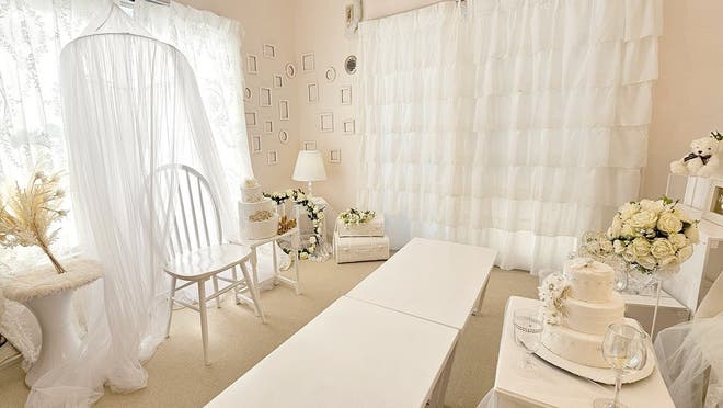 2部屋同時借り!白映えパーティースペースと推し会等記念撮影出来るスペースの写真3