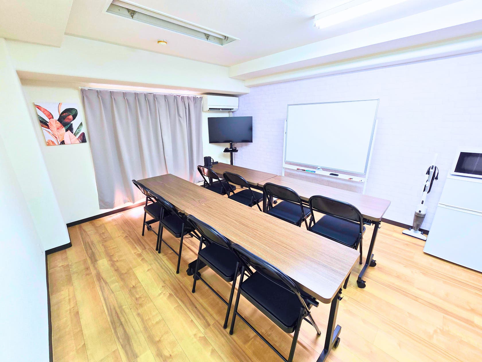 【南船場】飲食OK🍹明るく快適な完全個室🌿ホワイトボード＆モニター＆Blu-rayプレイヤー完備！会議・面接・研修におすすめの写真11