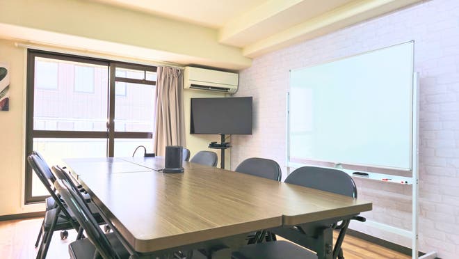 【南船場】飲食OK🍹明るく快適な完全個室🌿ホワイトボード&モニター&Blu-rayプレイヤー完備!会議・面接・研修におすすめの写真9