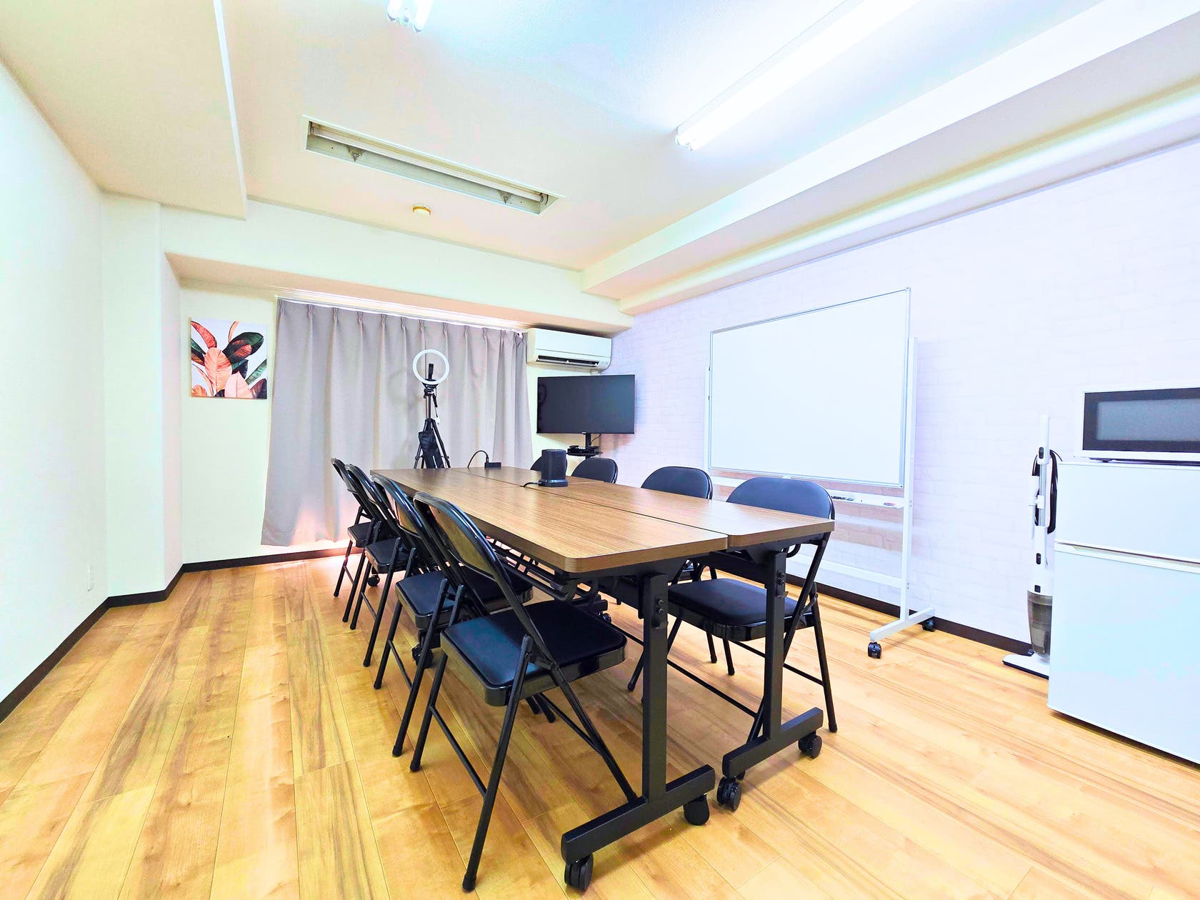 【南船場】飲食OK🍹明るく快適な完全個室🌿ホワイトボード＆モニター＆Blu-rayプレイヤー完備！会議・面接・研修におすすめの写真15