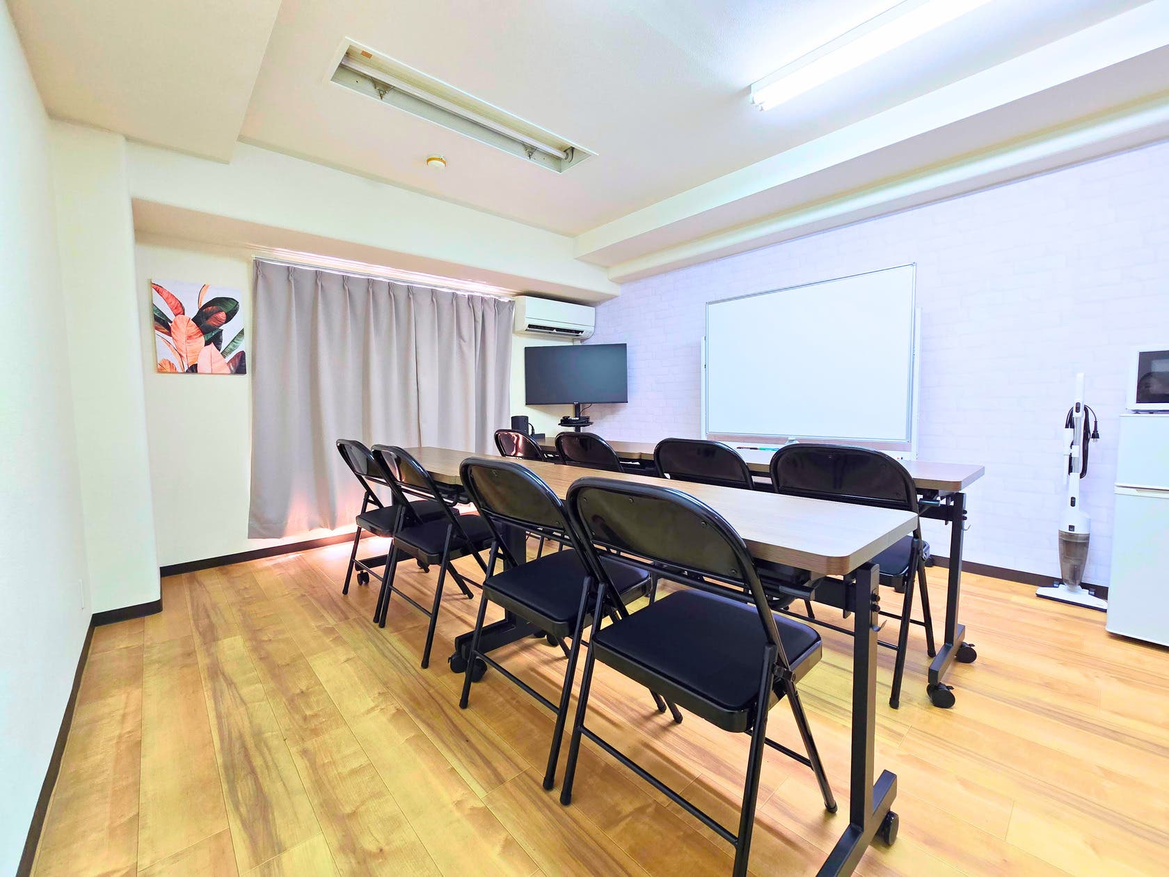 【南船場】飲食OK🍹明るく快適な完全個室🌿ホワイトボード＆モニター＆Blu-rayプレイヤー完備！会議・面接・研修におすすめの写真10