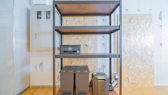 全席高級モニター・高級オフィスチェア完備。14名ワーク可能な天井高3m以上のデザイナーズオフィス。の写真7