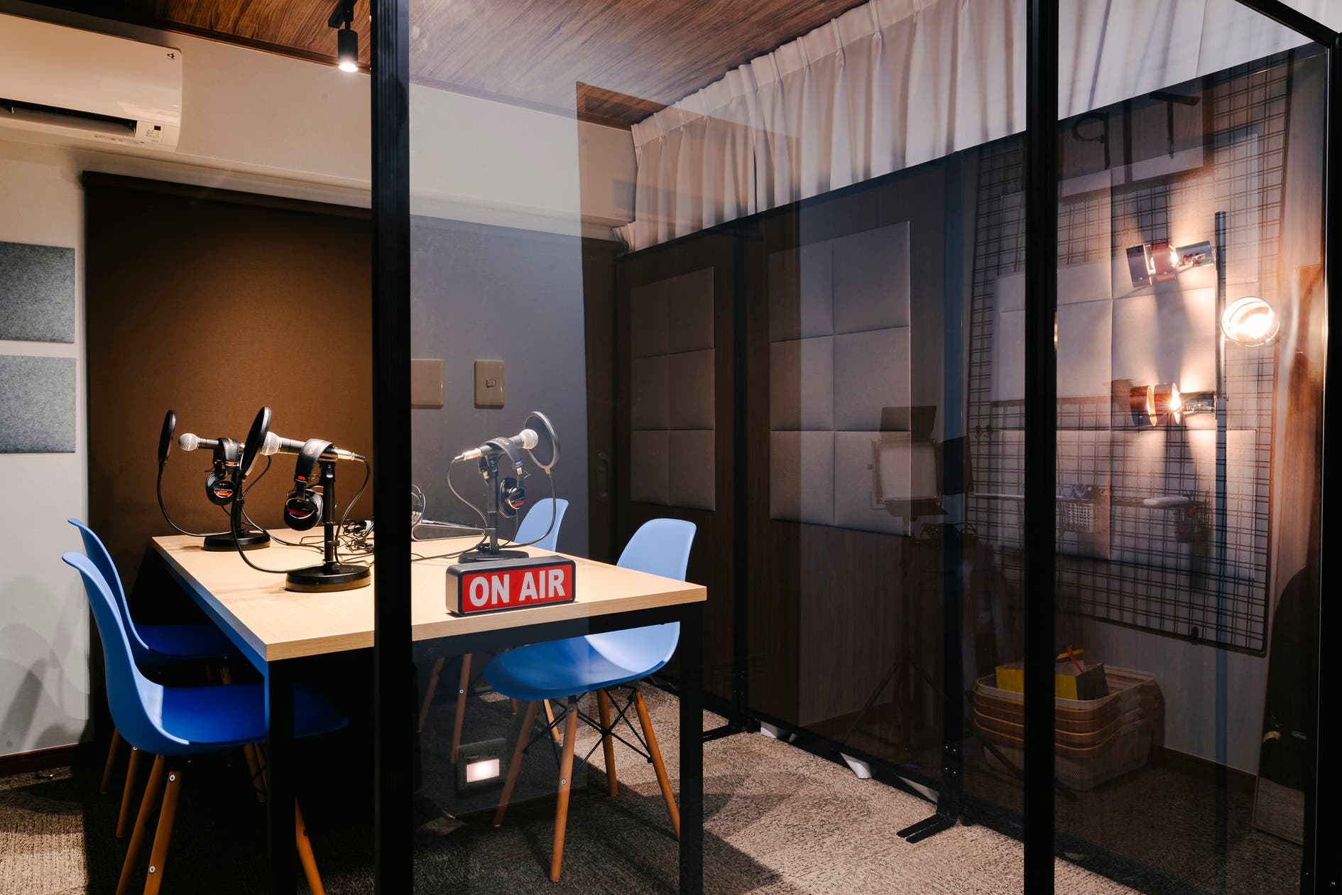 ラジオ番組・ポッドキャスト・YouTube撮影に最適！港区白金の防音スタジオの写真1