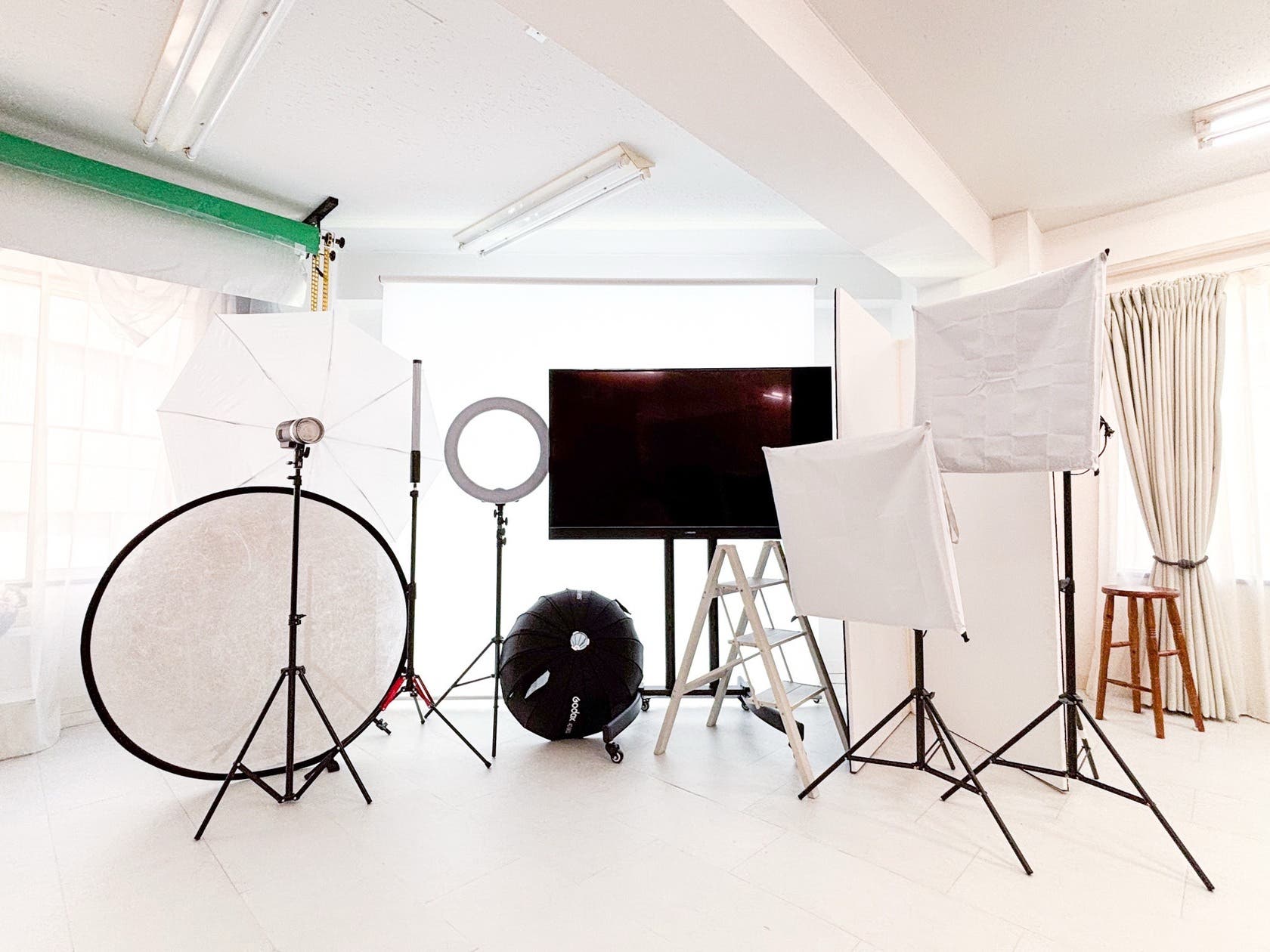 白基調の撮影空間｜動画・ポートレート🌼メイクルーム🪞照明機材💡横浜🌃みなとみらい[32]の写真1