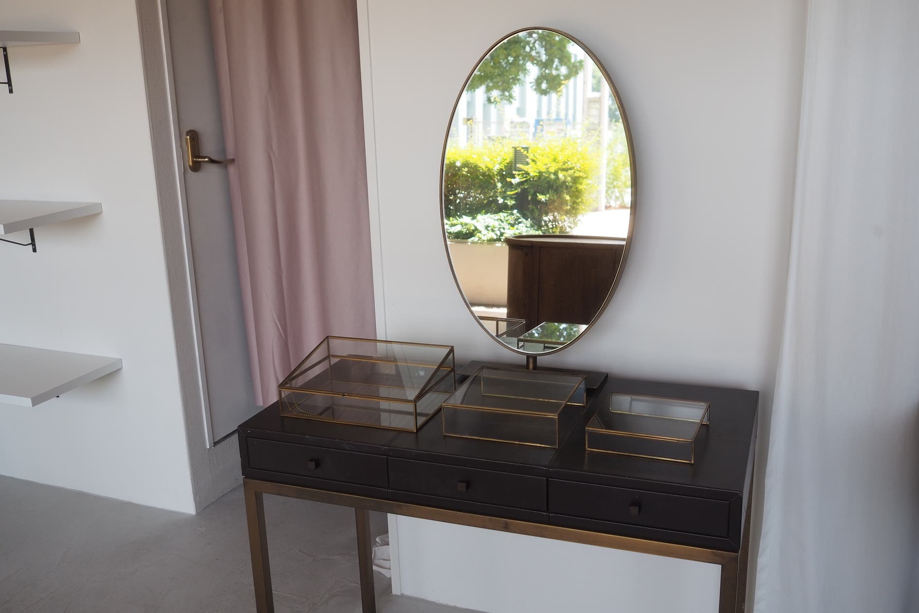 横浜駅/モルタル床に白壁の撮影スタジオ・ポップアップスペースの写真10