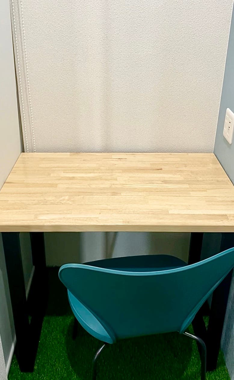 喜志駅徒歩すぐ！1名個室ブース✨周囲を気にせずオンライン会議💻勉強に集中できるあなた専用の空間🍔🥤飲食持ち込みOK！の写真1