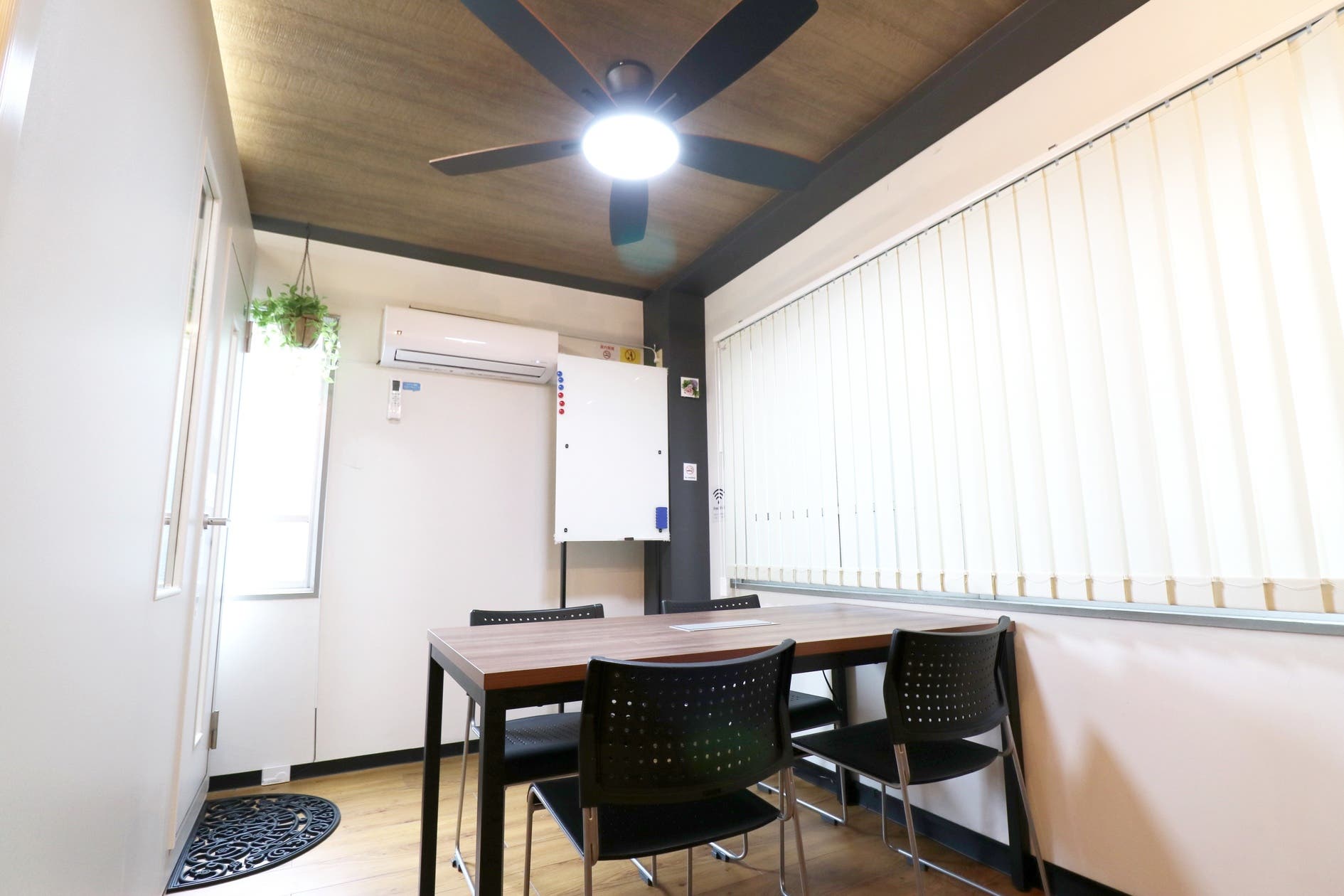 【浦和駅徒歩4分の防音室♪】防音TV会議・レッスン・音録りスタジオに♪浦わ防音部屋。の写真2