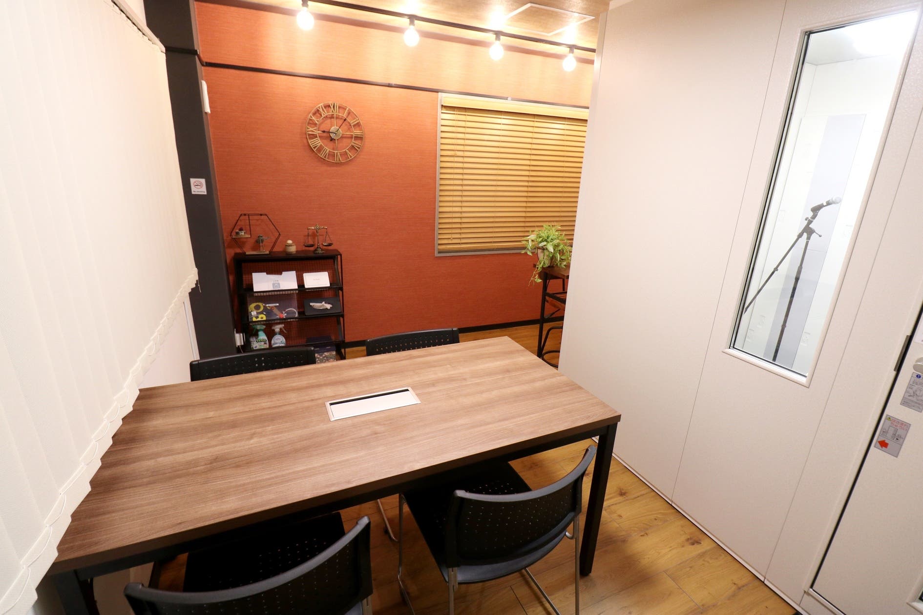 【浦和駅徒歩4分の防音室♪】防音TV会議・レッスン・音録りスタジオに♪浦わ防音部屋。の写真3