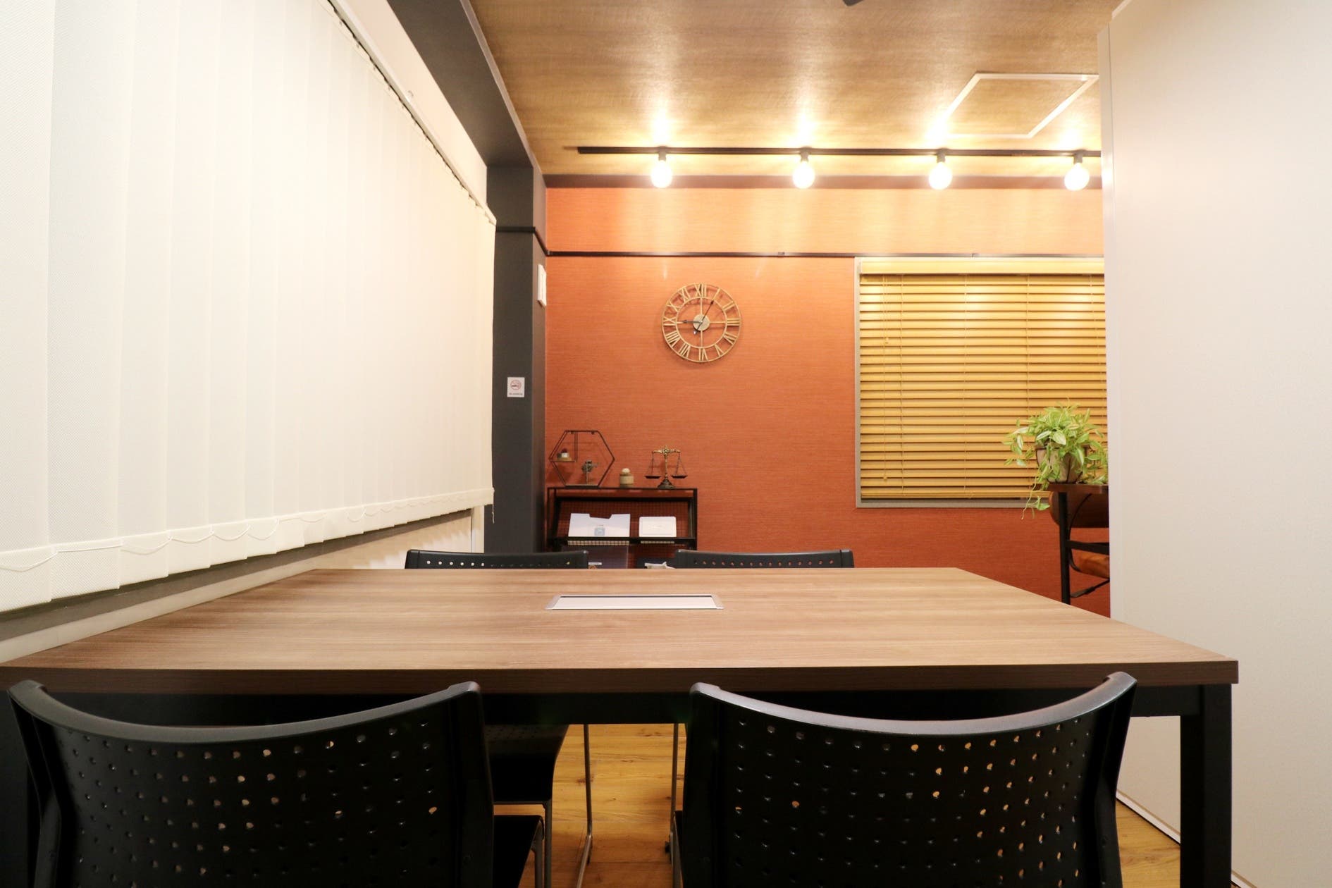 【浦和駅徒歩4分の防音室♪】防音TV会議・レッスン・音録りスタジオに♪浦わ防音部屋。の写真9