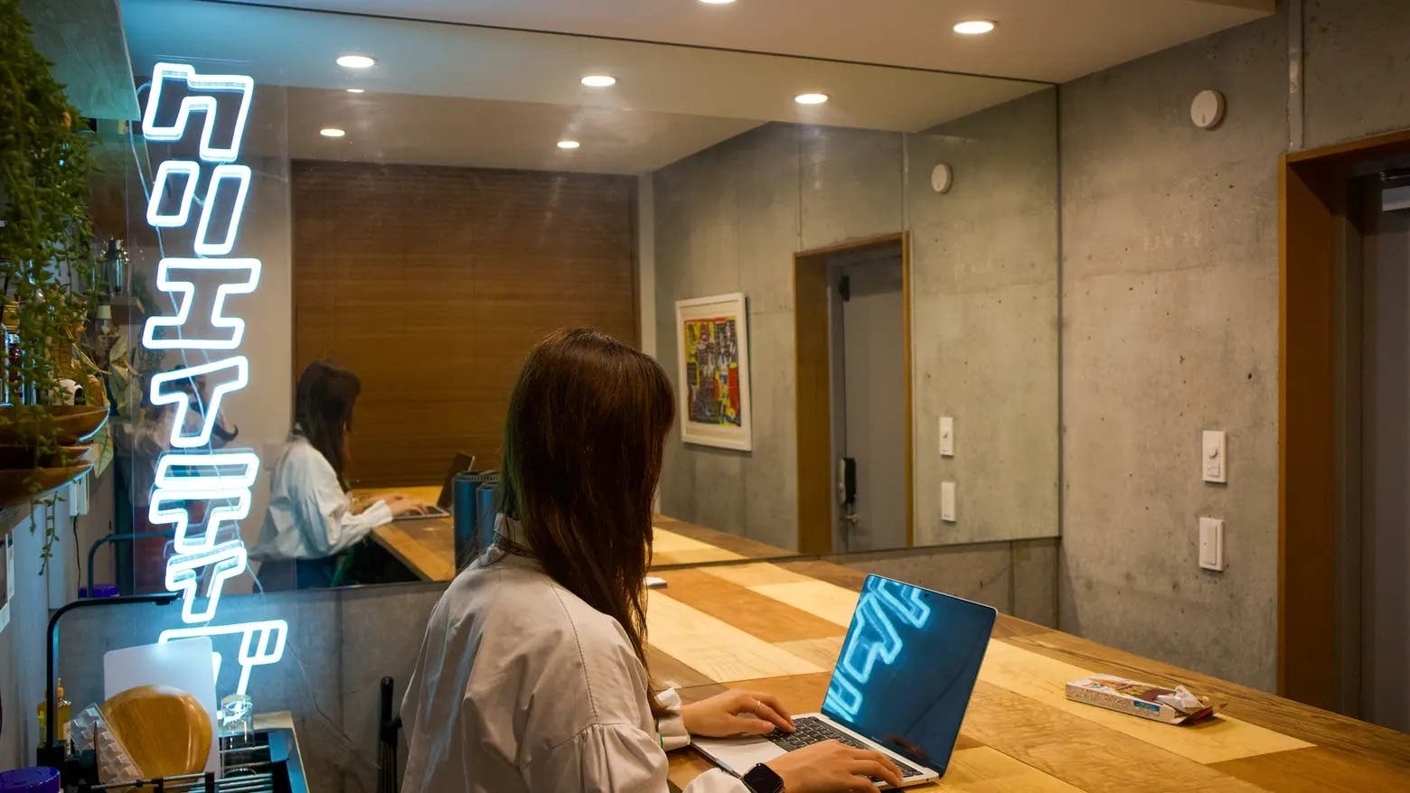 【恵比寿最安値！】オシャレなバー空間！個室なので気兼ねない飲み会に最適☺️一日店長やポーカー会にもおすすめ👌の写真4