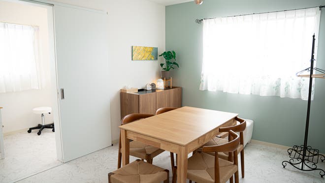 カフェ併設で気軽に、ママ会、ワークショップやセラピーに最適の写真1