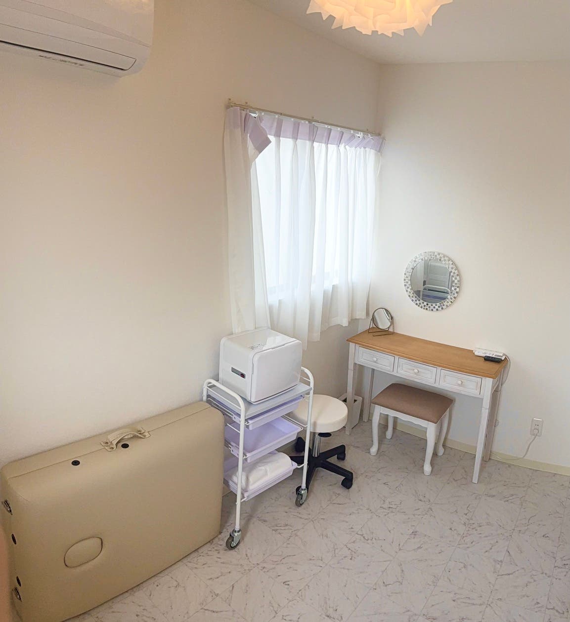 カフェ併設で気軽に、ママ会、ワークショップやセラピーに最適の写真2