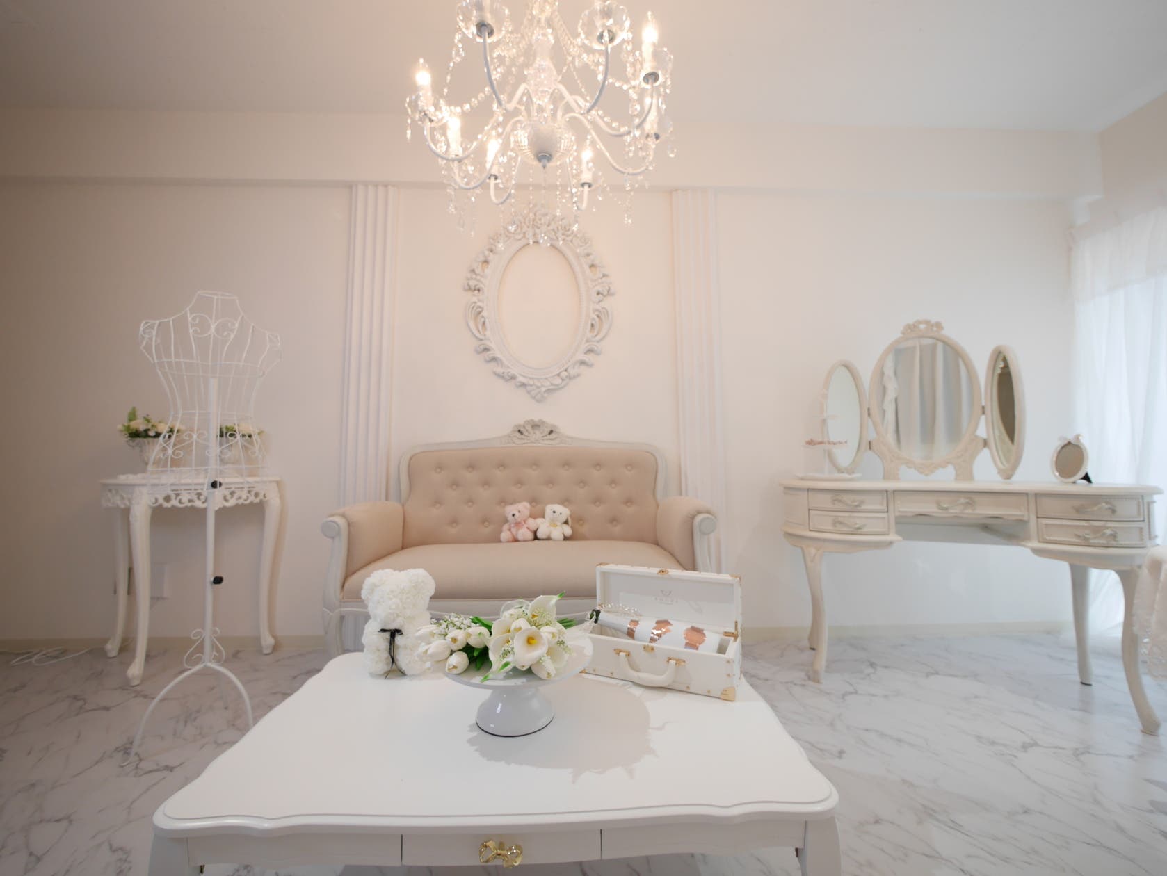 猫足リボンハンドルテーブルの画像1