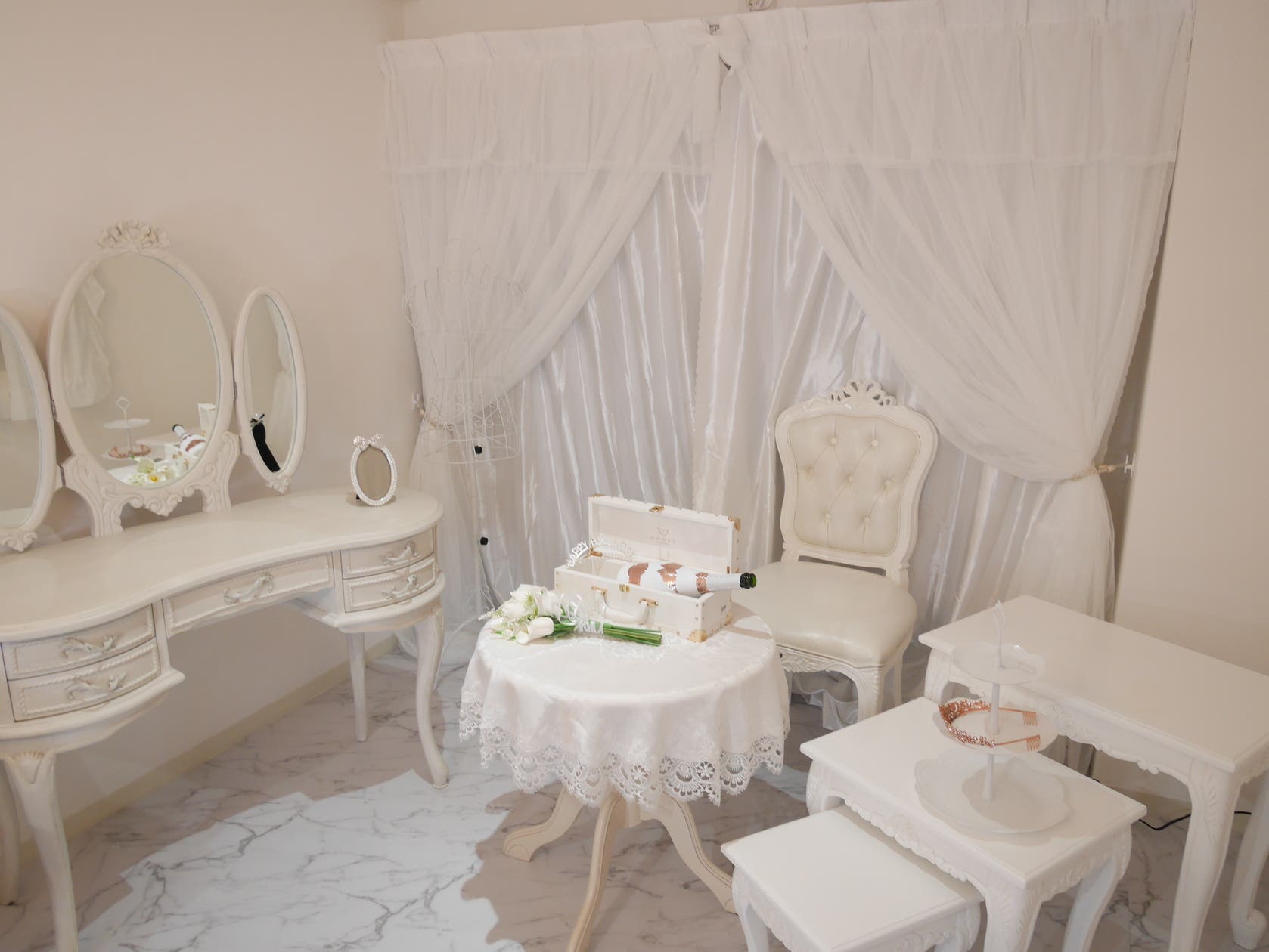 ダイニングラウンドテーブル（丸テーブル）※ご移動可能お気をつけくださいの画像1