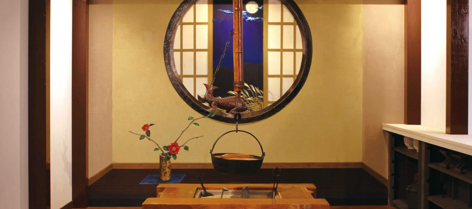 大久保駅目の前。和の趣を感じる、囲炉裏のあるアート空間の写真1